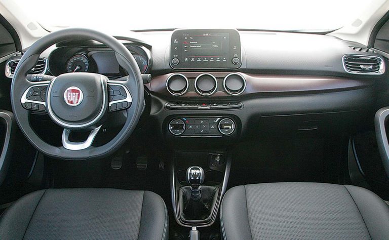 Fiat Cronos Precision 1.8 MT Test Drive