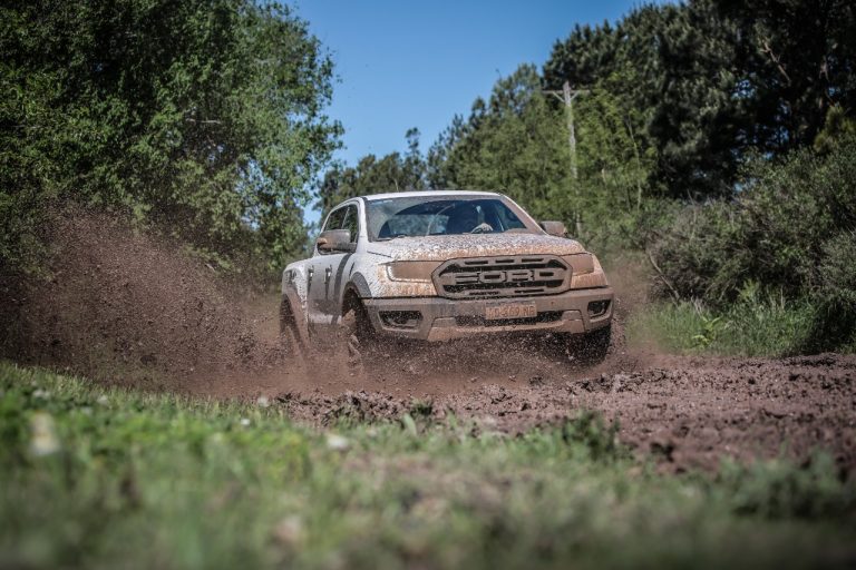 Perfomance y equipamiento: Ranger Raptor vs Amarok V6