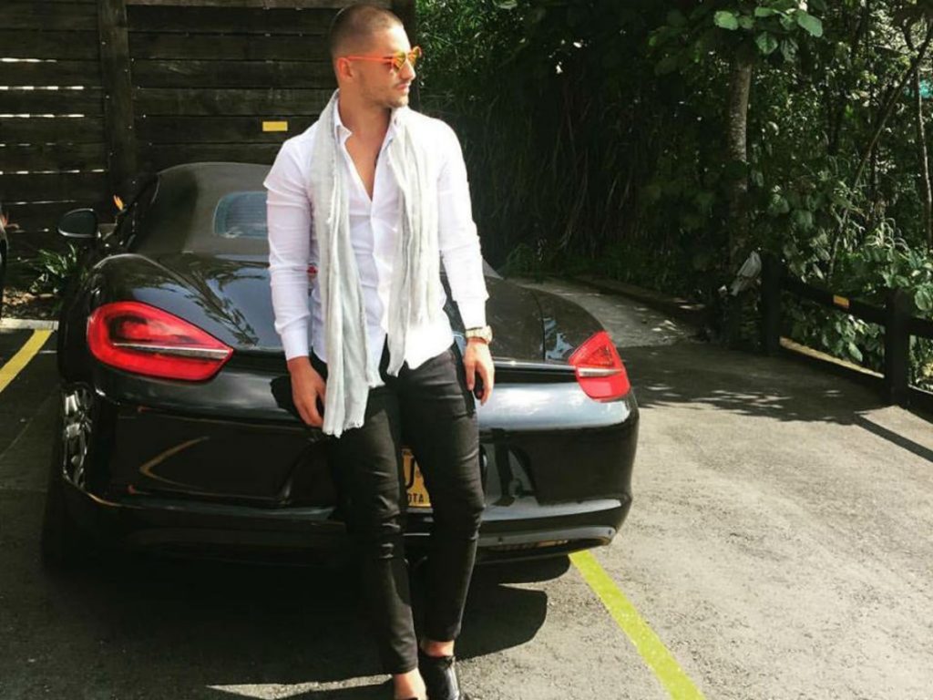 Maluma muestra su fabulosa colección de autos