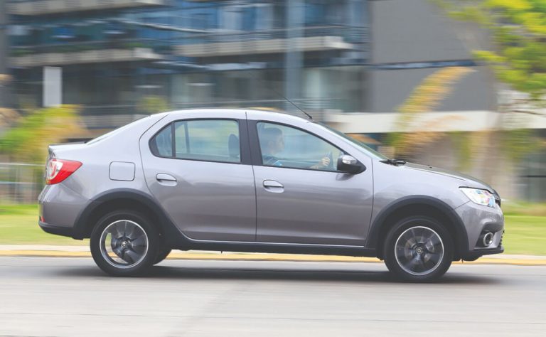 Test Drive Renault Logan Intens 1.6 CVT