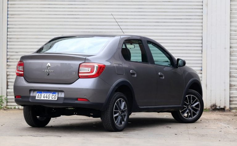 Test Drive Renault Logan Intens 1.6 CVT