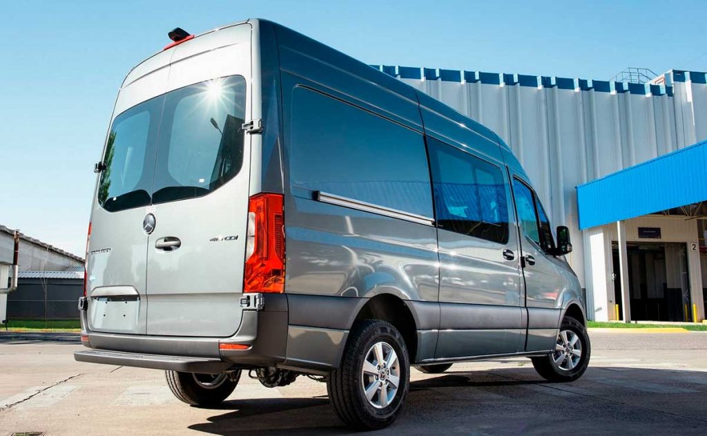 Mercedes-Benz Sprinter: nuevas versiones y garantía extendida para el 2021