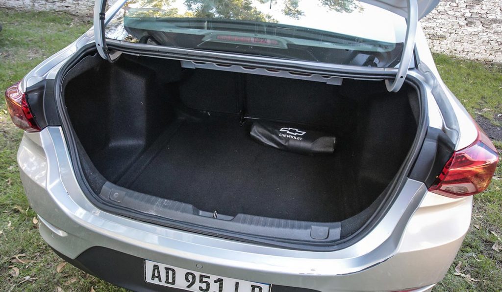 Fiat Cronos o Chevrolet Onix Plus: ¿cuál es la mejor compra?