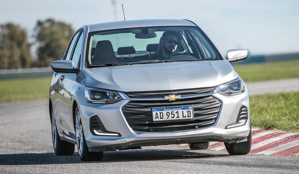 Fiat Cronos o Chevrolet Onix Plus: ¿cuál es la mejor compra?