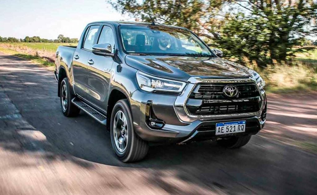 Prueba de consumo: Volkswagen Amarok vs Toyota Hilux, ¿cuál gasta más?