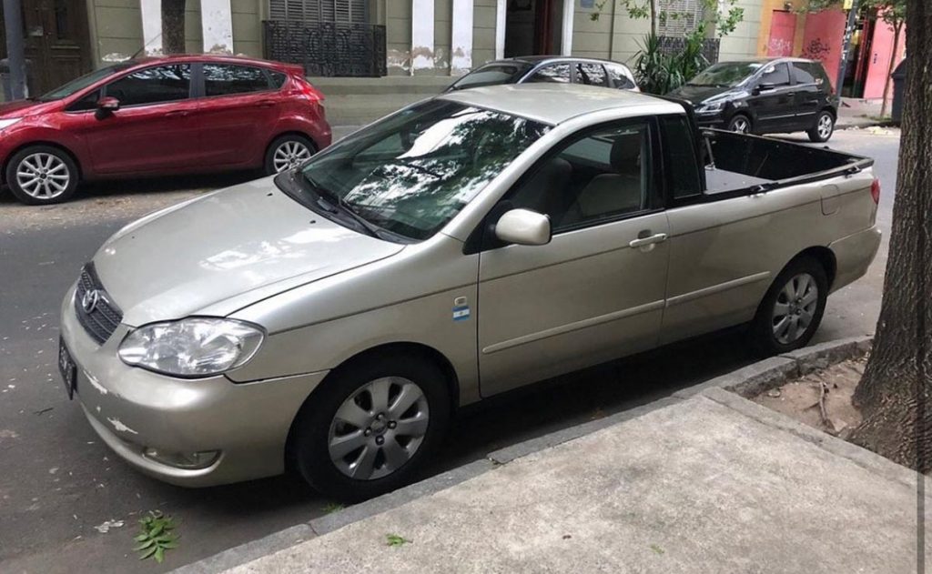 ¿Una pick up compacta de Toyota? Así es el Corolla con caja | Revista ...