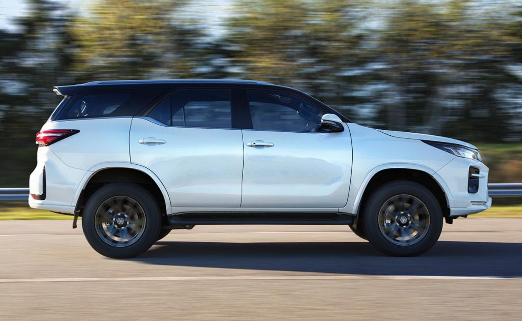 Toyota presentó la nueva SW4 GR-Sport en Argentina: precio y ...