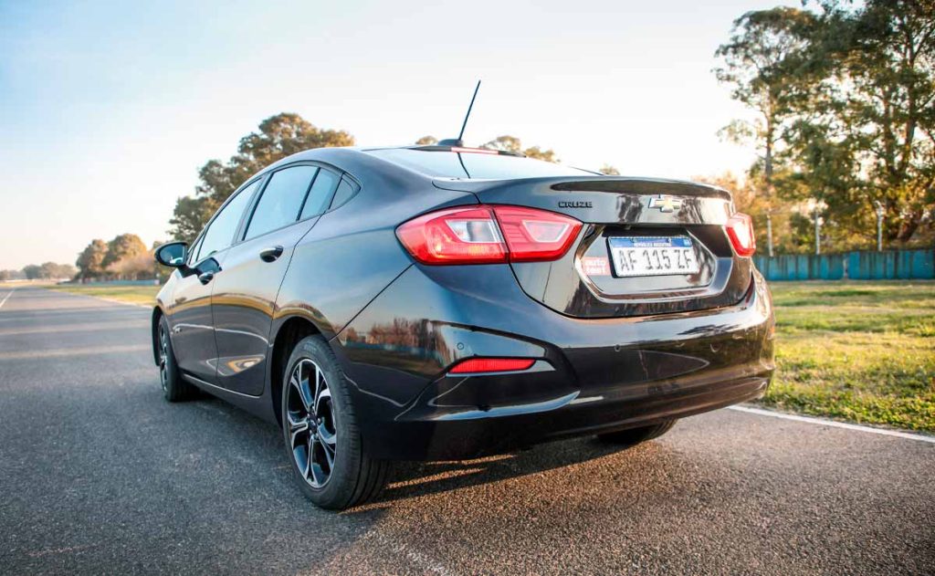 Test Drive Chevrolet Cruze Midnight | Auto Test