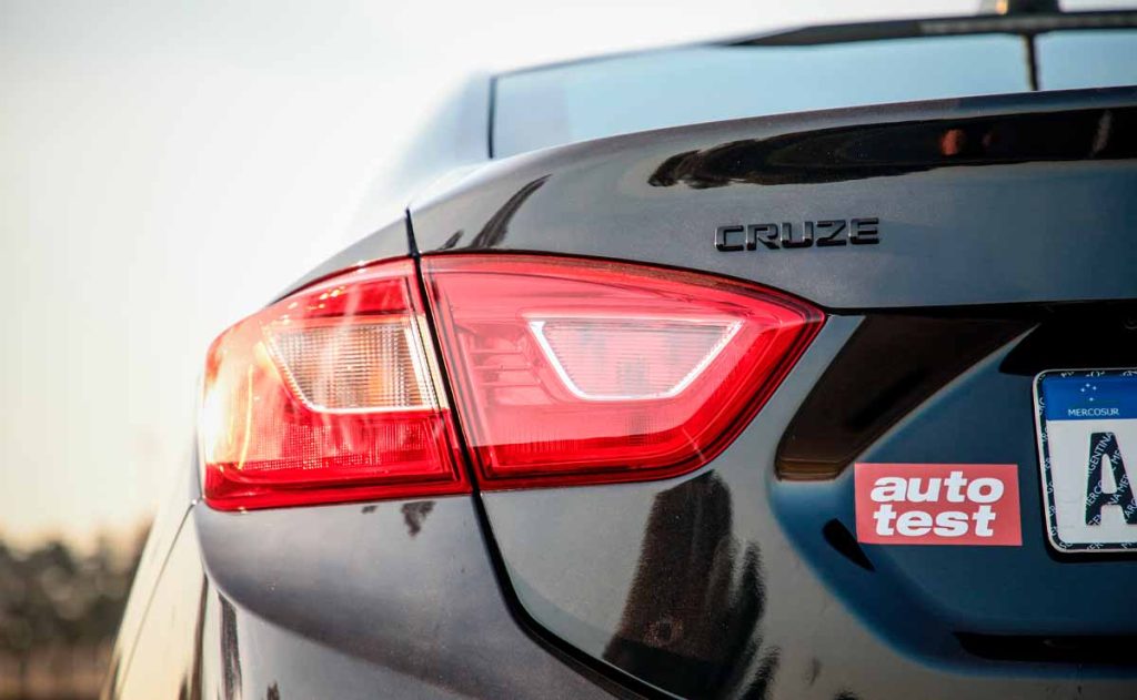 Test Drive Chevrolet Cruze Midnight | Auto Test