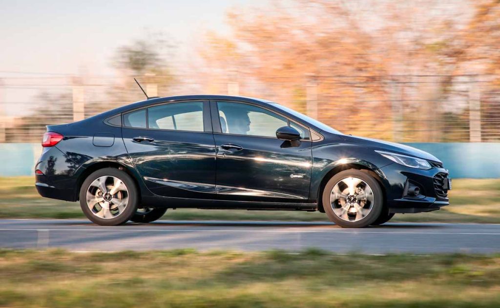 Test Drive Chevrolet Cruze Midnight | Auto Test