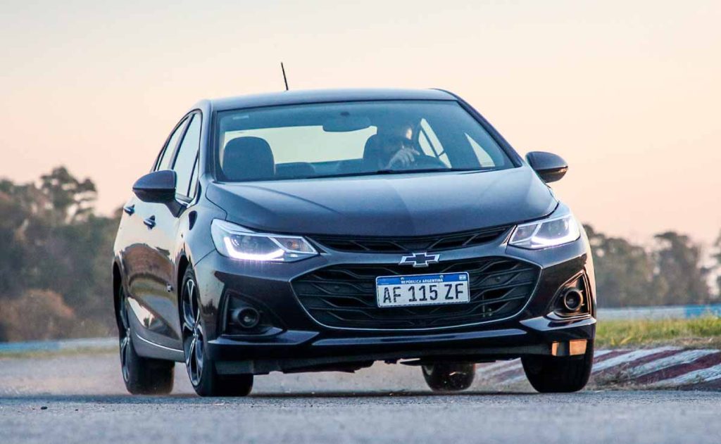 Test Drive Chevrolet Cruze Midnight | Auto Test