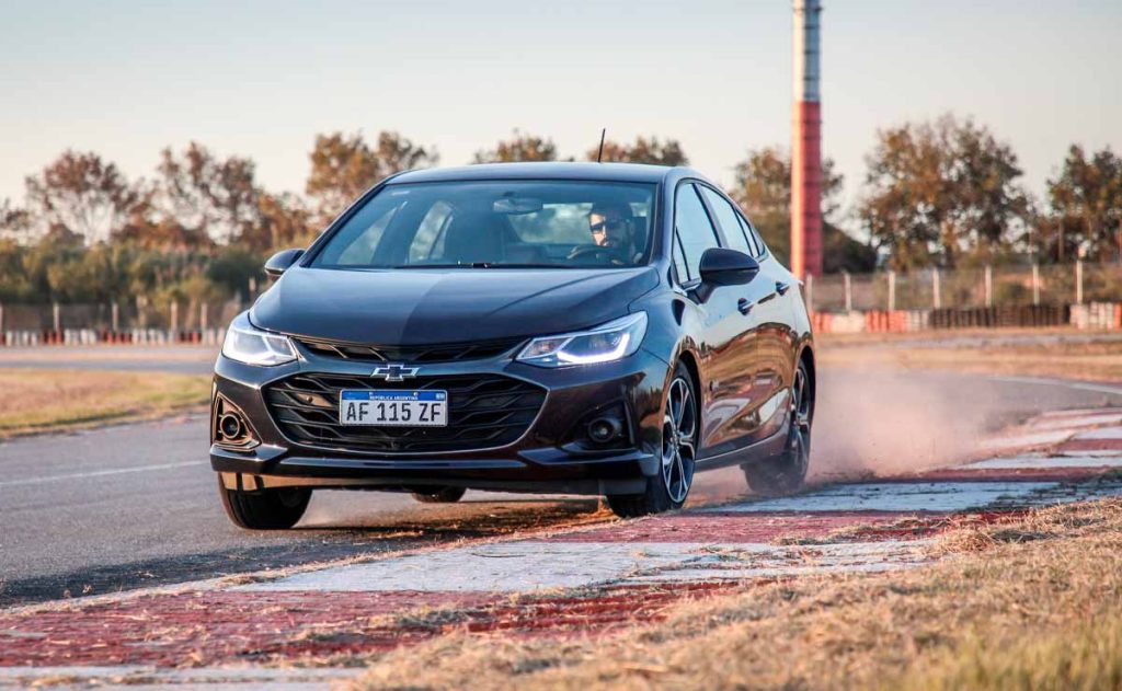 Test Drive Chevrolet Cruze Midnight | Auto Test