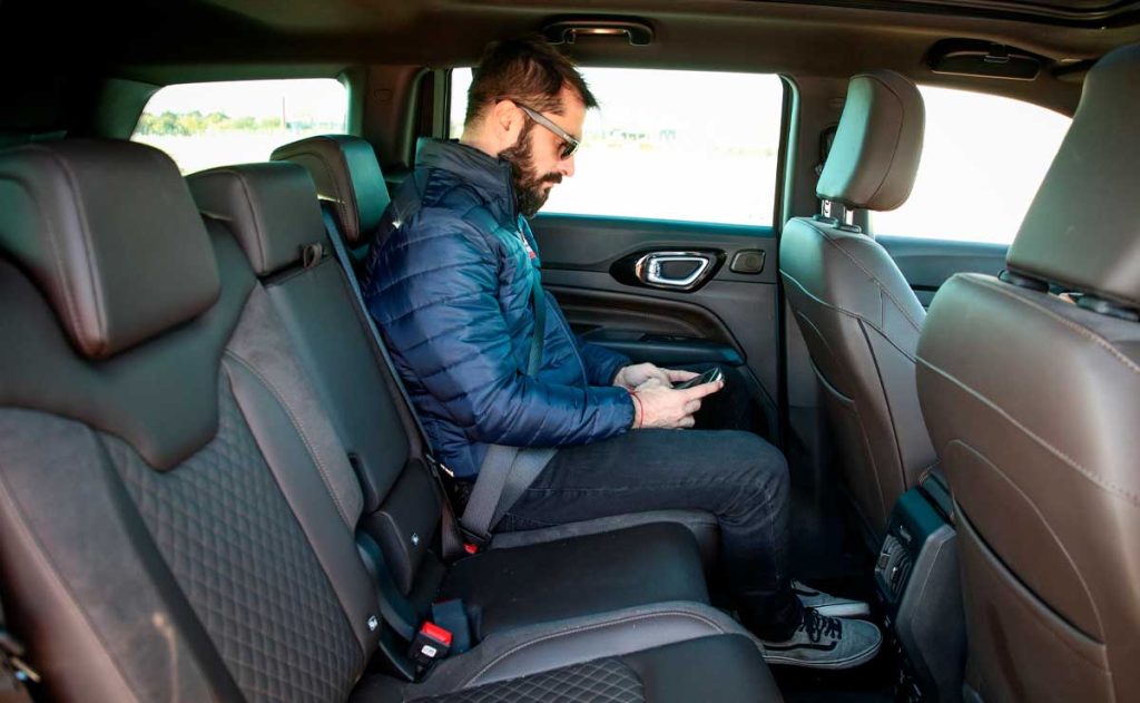 Test Drive Jeep Commander Overland | Auto Test