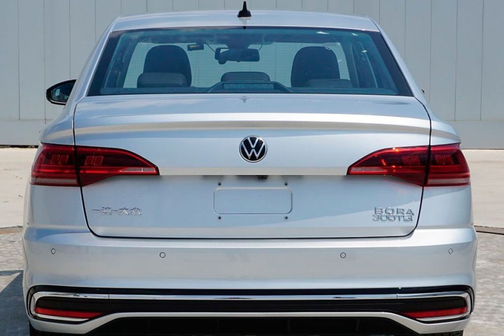 ¿Vuelve a nuestro mercado? El Volkswagen Bora estrena rediseño y un cambio de motor | Revista ...