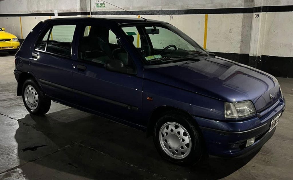 El Renault Clio que llegó a la Argentina desde Europa: se vende una ...