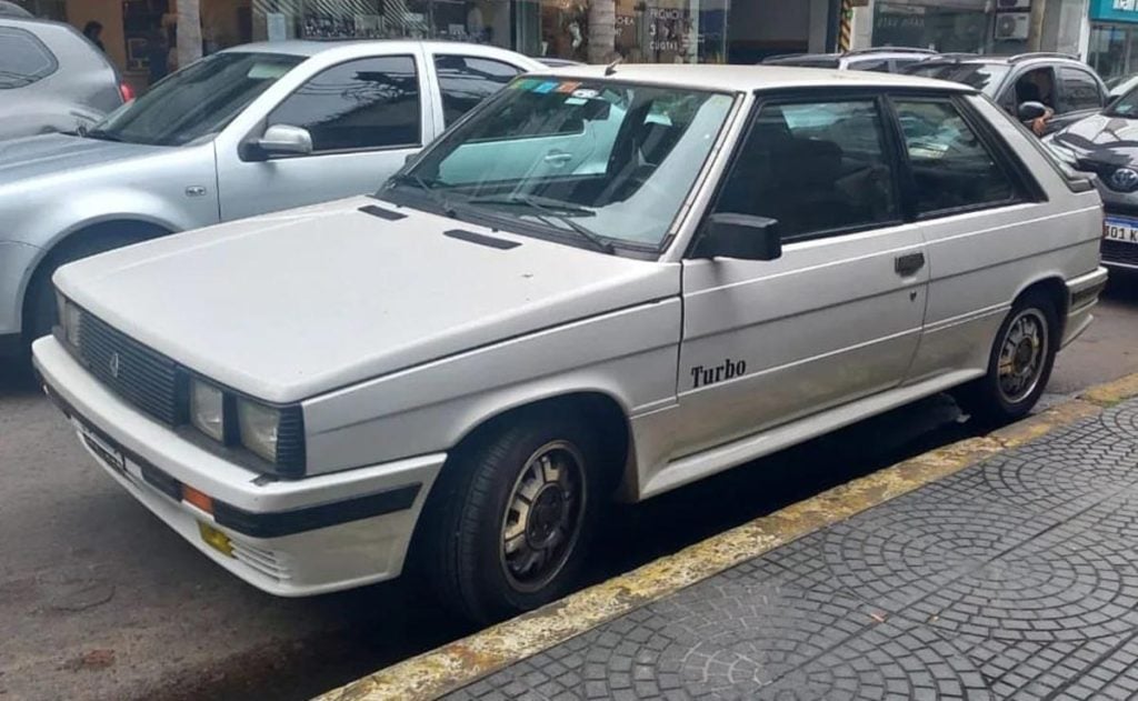 Turbo y tres puertas: el Renault 11 que nunca tuvimos en Argentina