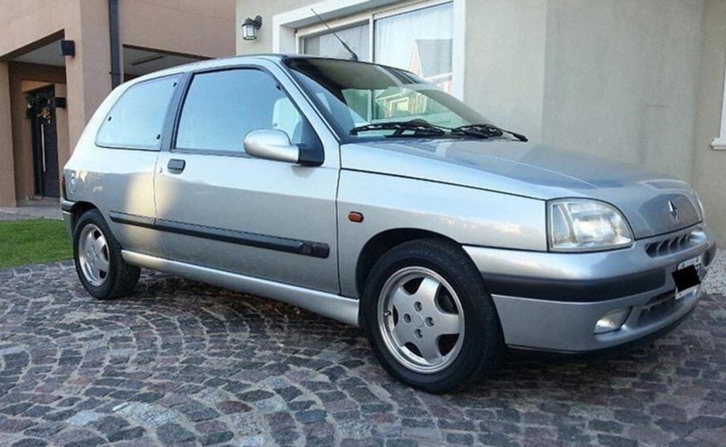 El “falso” Williams: un Renault Clio RSi de 1996 con 25.000 kilómetros