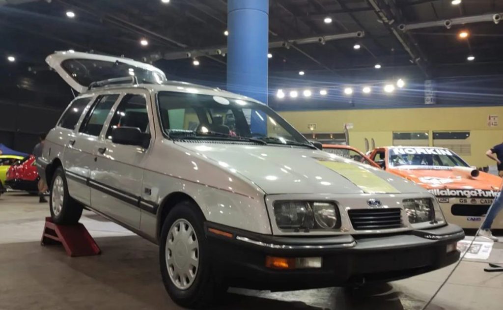 El Ford Sierra rural 0km que estuvo abandonado y ahora es la envidia de ...