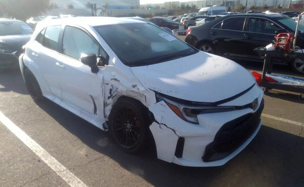 ¡Dolor de ojos! Un Toyota GR Corolla chocado con menos de 1.000 km: así ...