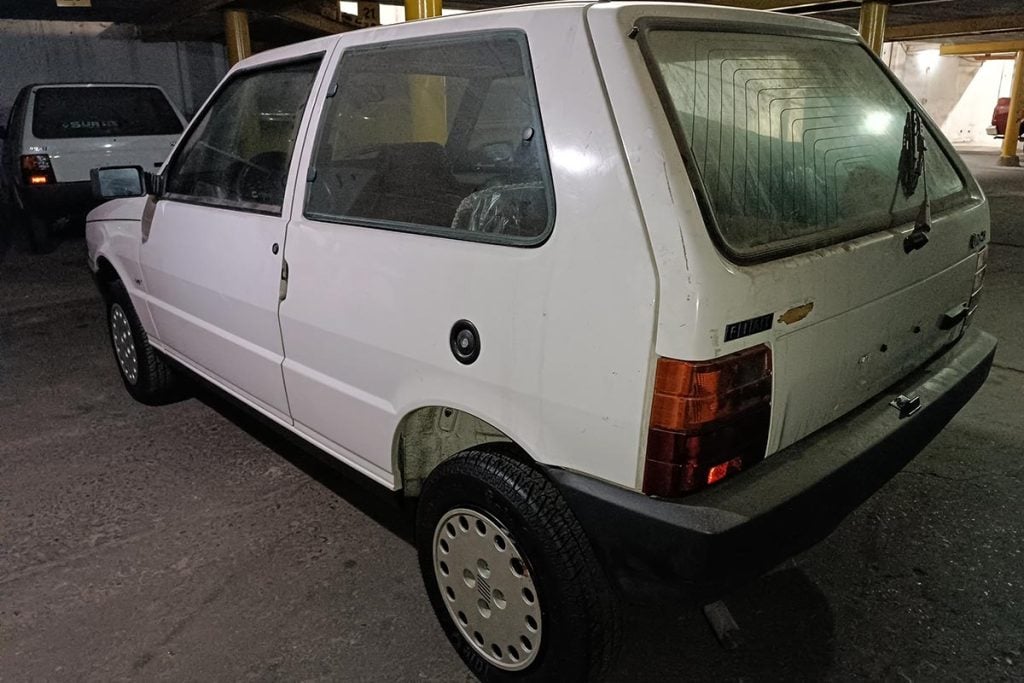 Increíble hallazgo de dos Fiat Uno originales de 1996 con apenas 57 y ...