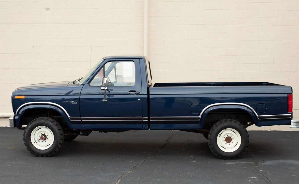 La historia detrás de una Ford F-250 de 1980 que estuvo guardada durante 40 años