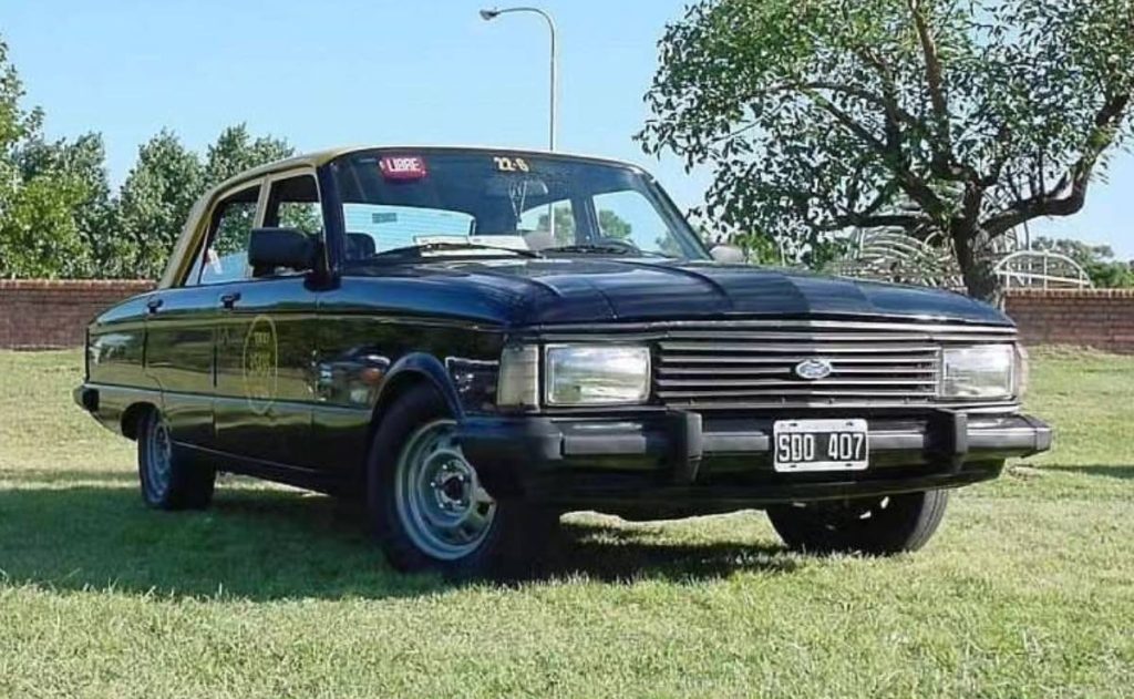 Símbolo de los 90: la historia del último Ford Falcon taxi de Buenos Aires