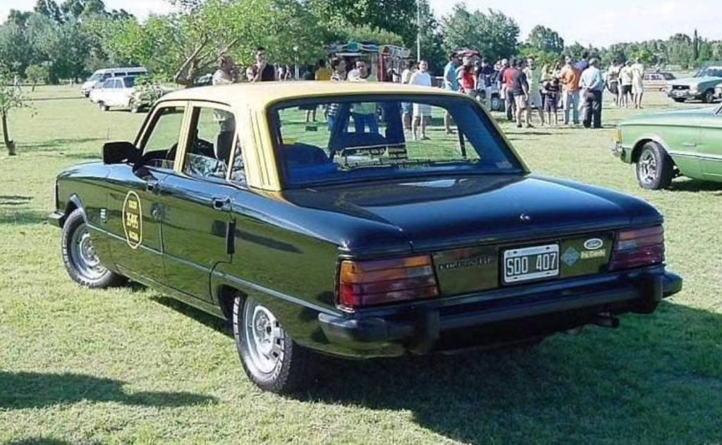 Símbolo de los 90: la historia del último Ford Falcon taxi de Buenos Aires