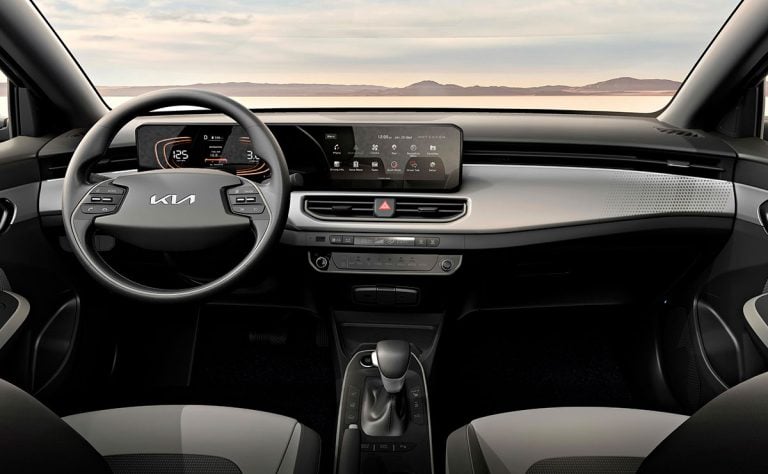 Kia K3: fotos, equipamiento y versiones del inédito sedán