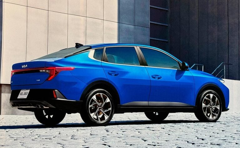 Kia K3: fotos, equipamiento y versiones del inédito sedán