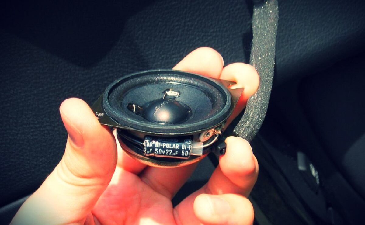 ¿Cómo instalar bocinas para autos?