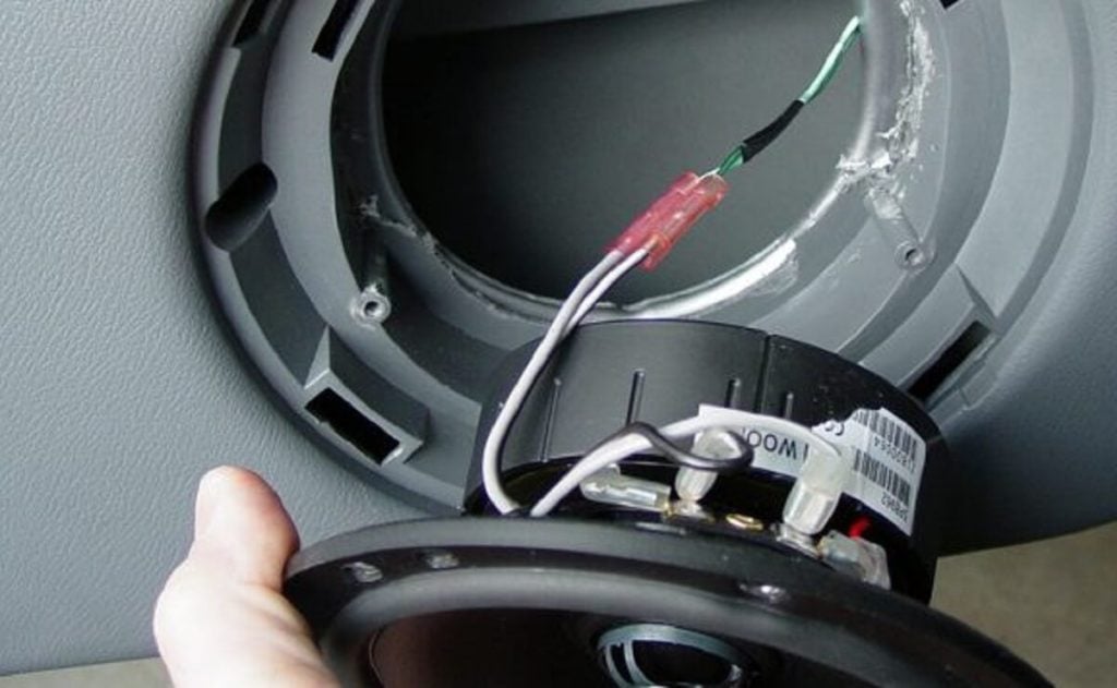 ¿Cómo instalar bocinas para autos?