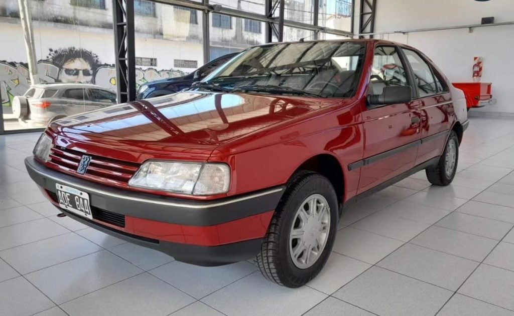 El sedán de Peugeot que conquistó el mercado hace 30 años: te mostramos una unidad impecable