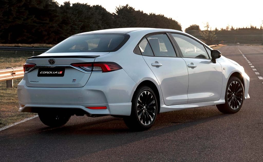 Toyota Corolla GR Sport 2024: fotos y detalles del sedán deportivo