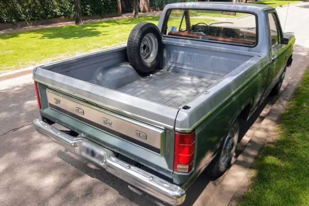 ¡Impecable! Guardaron durante 10 años una pick up Ford de los 80 y ahora está en venta