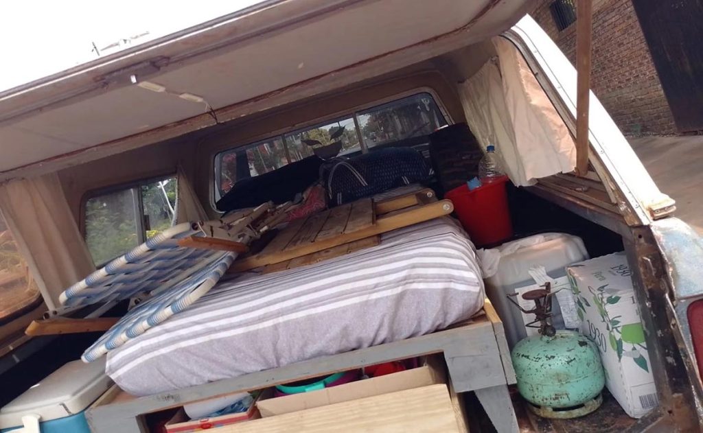 Restauraron y modificaron una Ford F-100 de 1977 para realizar un viaje muy especial