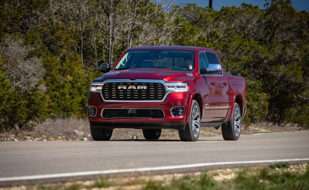 Así es la lujosa pick up de RAM que desafía a Ford con su equipamiento ...