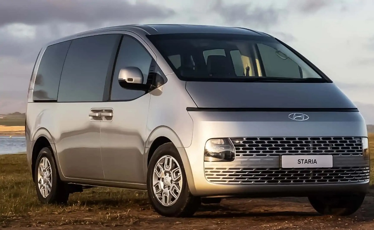 El monovolumen más confortable ahora es híbrido