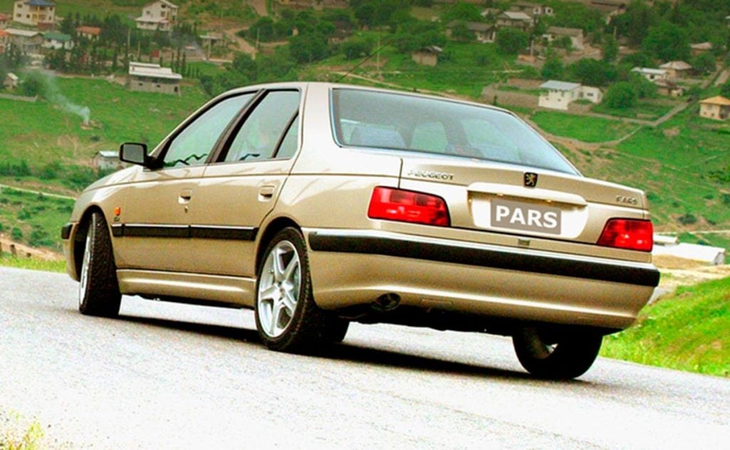El sedán de Peugeot que fue furor en los 90 todavía se vende como 0 km ...
