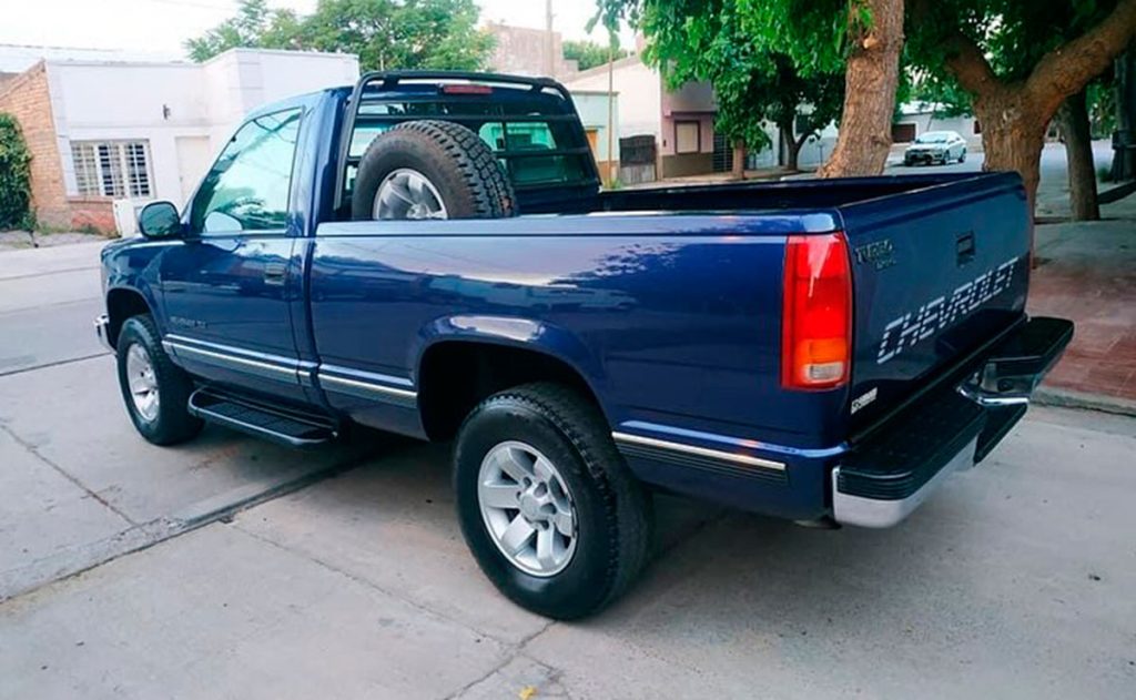 Pintura de fábrica y auxilio sin rodar: los detalles de una pick up ...