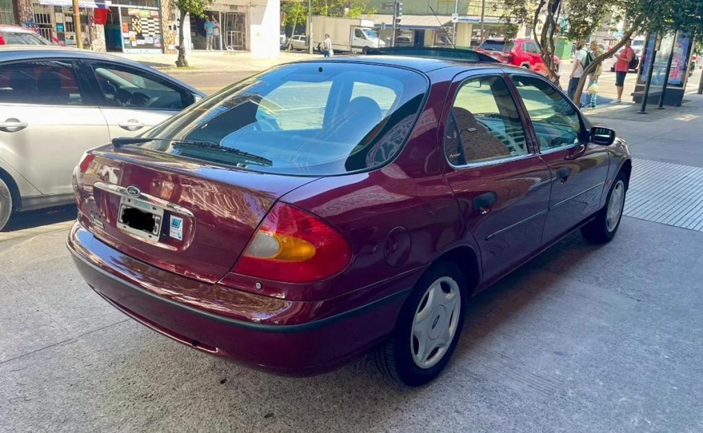 Se vende el Ford más deseado de los 90 con un estado y kilometraje insólito