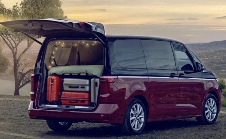 Viajar distinto es posible: la minivan de Volkswagen que se convierte ...