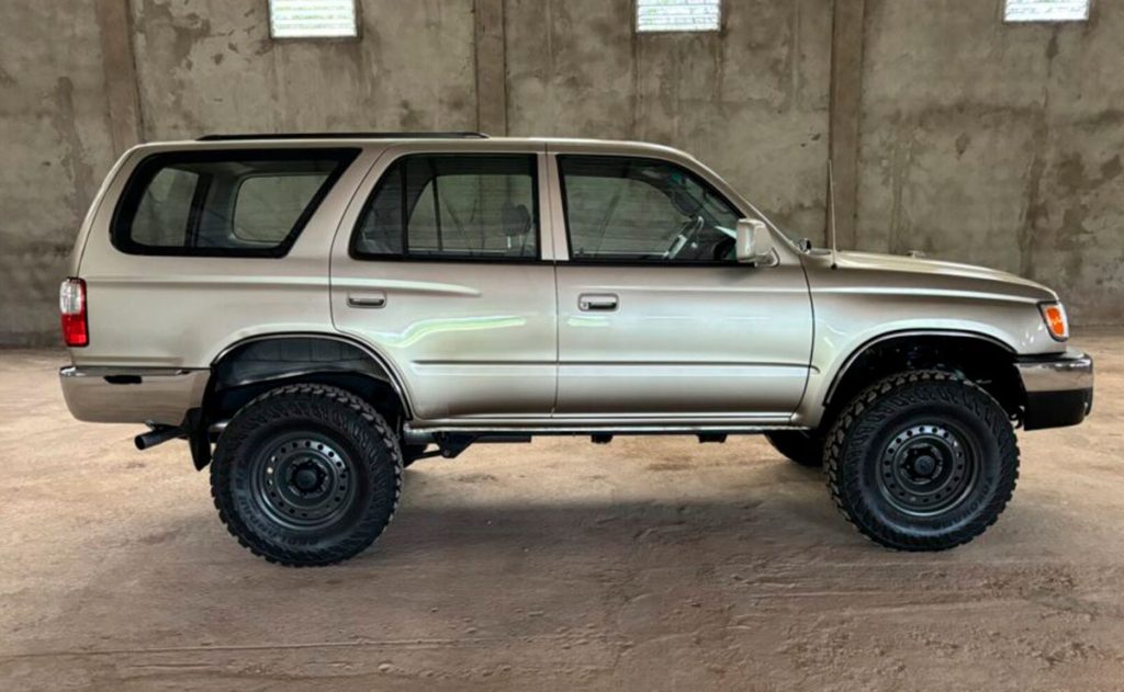Modificaron el SUV más buscado de Toyota en los 2000 y ahora será subastado