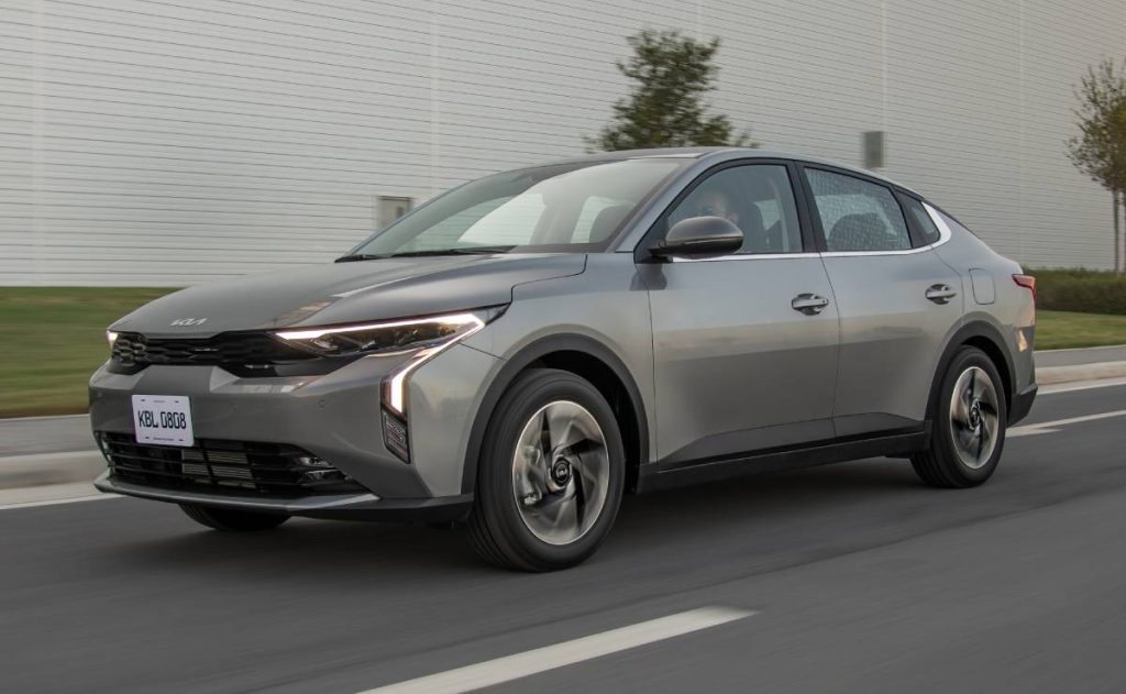 El nuevo sedán que llega para competir contra Nissan Versa: a qué ...