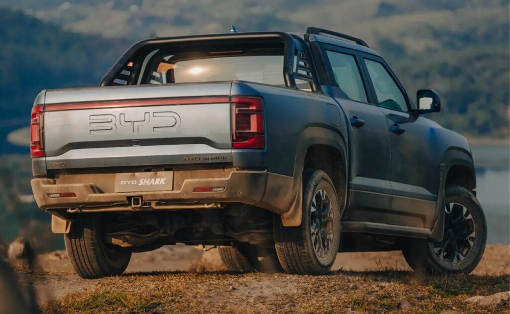 Se lanzó una nueva pick up con 430 CV que supera a Hilux hasta en el precio