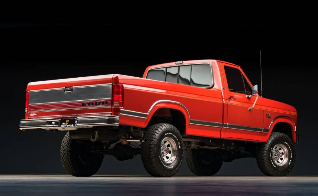 La pick up Ford de los 80 que estuvo guardada 30 años y sorprende por su estado