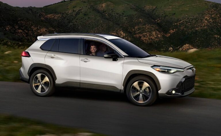 Las novedades del Toyota Corolla Cross 2025: retoques para el SUV más ...