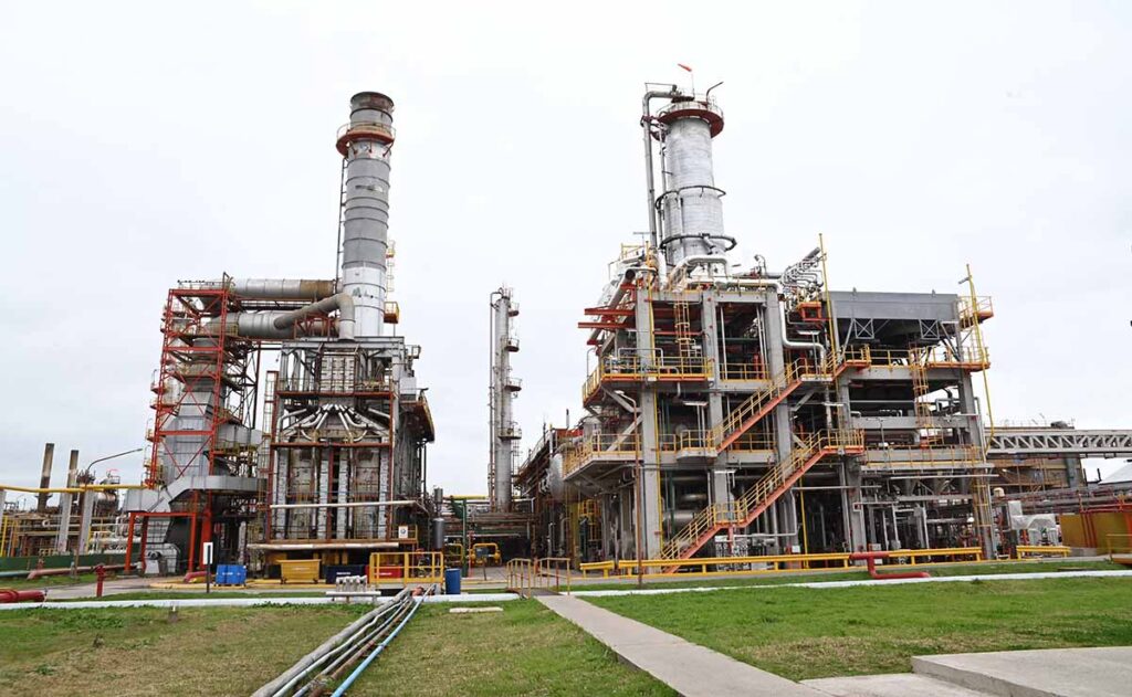 YPF, jornada inmersiva en la Refinería La Plata